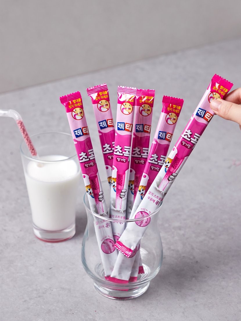 ktown4u.com : [DONGSEO] Strawberry Flavoured Chocolate Crunch Straws 3 ...
